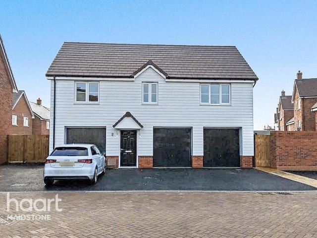 2 bedroom coach house for sale