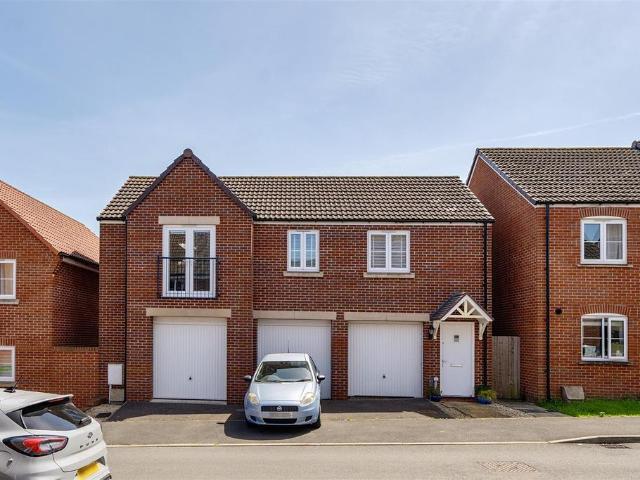 2 bedroom coach house for sale