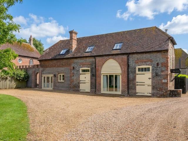 2 bedroom coach house for sale