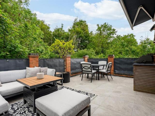 2 bedroom coach house for sale