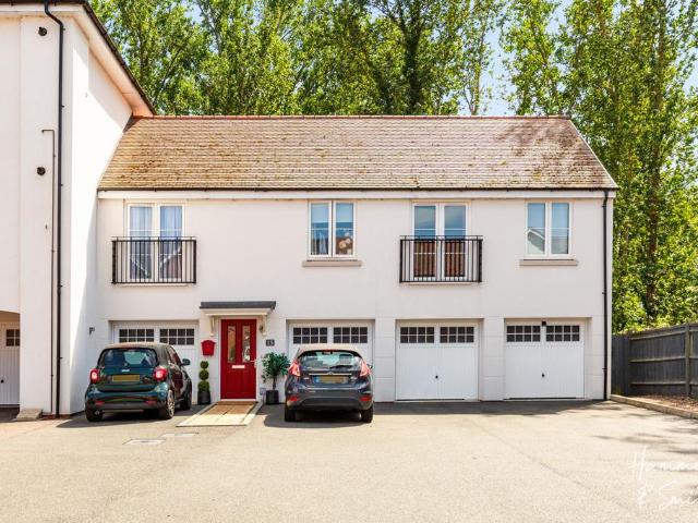 2 bedroom coach house for sale