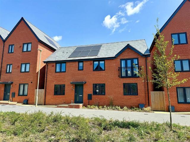 2 bedroom coach house for sale