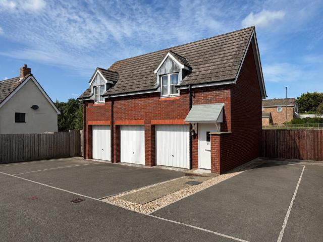 2 bedroom coach house for sale