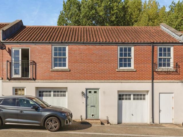 2 bedroom coach house for sale
