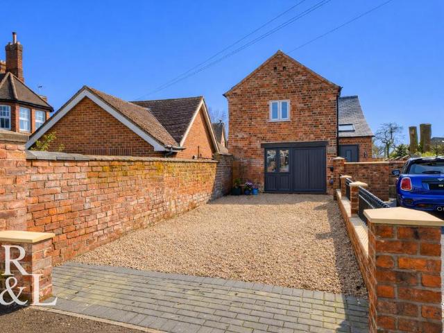 2 bedroom coach house for sale