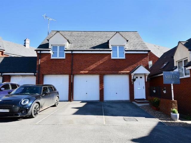 2 bedroom coach house for sale