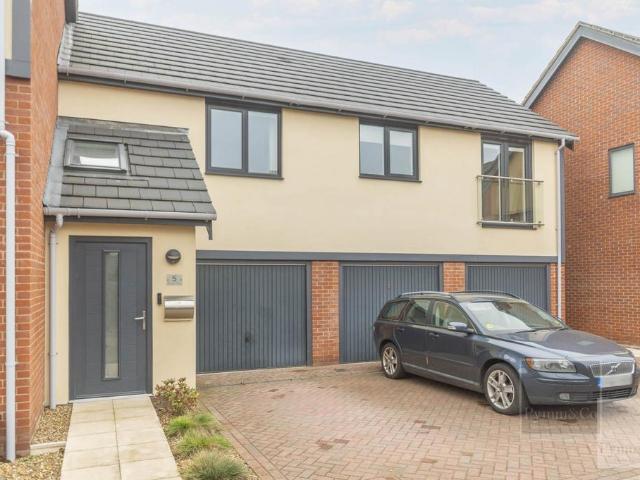 2 bedroom coach house for sale