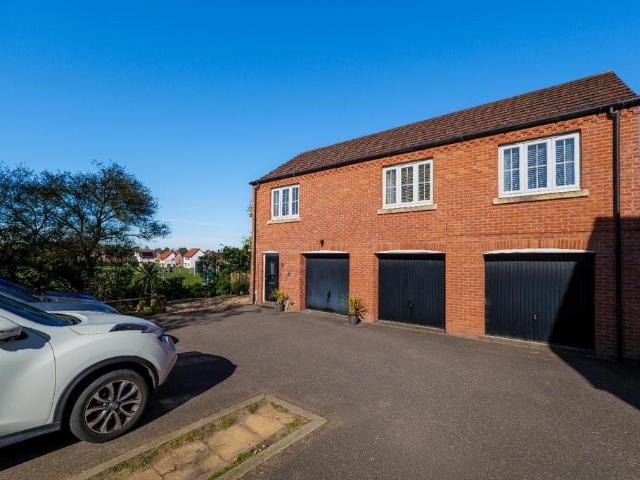 2 bedroom coach house for sale