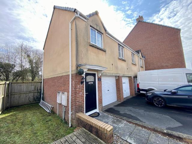 2 bedroom coach house for sale in Carreg Erw, Birchgrove, Swansea, City And County of Swansea. SA7