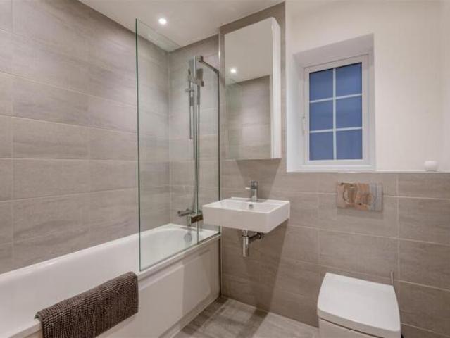 2 bedroom coach house for sale in Amisse Drive, Snodland, ME6