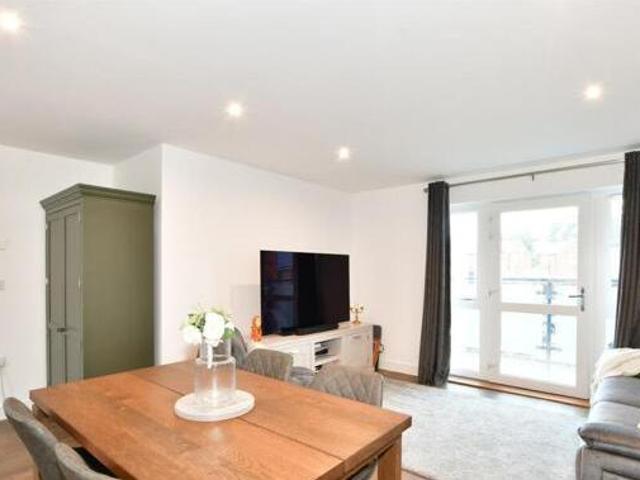 2 Bedroom Coach House For Sale In Bordon