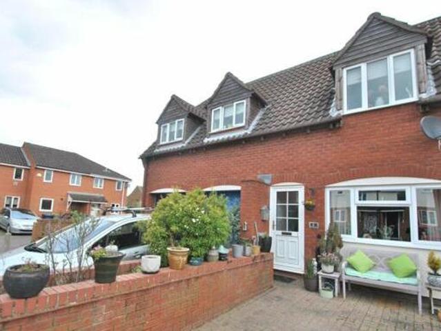 2 Bedroom Coach House For Sale In Bishops Cleeve, Cheltenham
