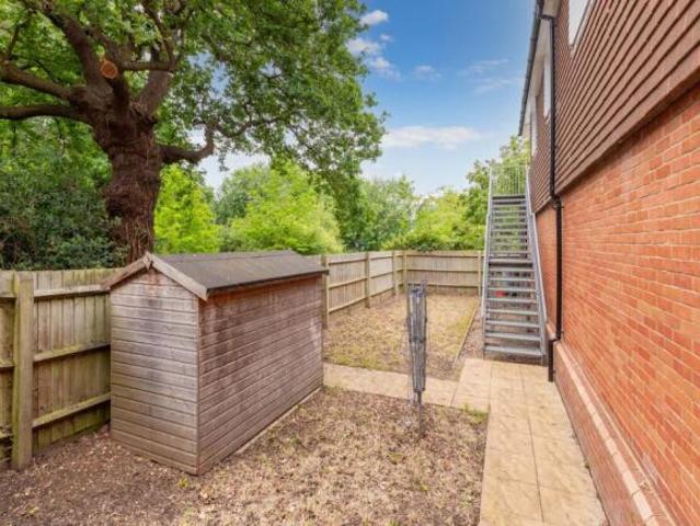 2 bedroom coach house for sale in Foxherne, Langley, SL3