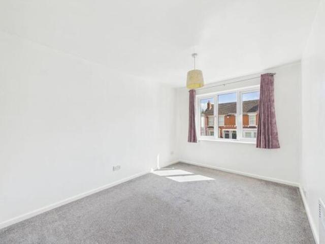 2 bedroom coach house for sale in Lysons Avenue, Gloucester, GL1