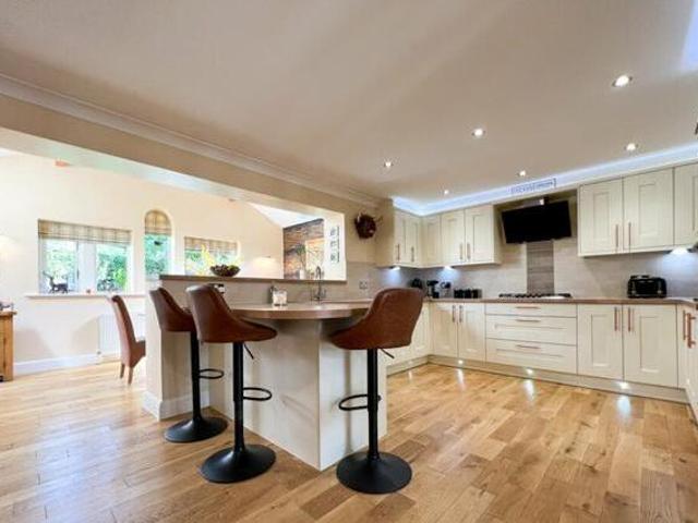 2 Bedroom Coach House For Sale In Meltham, Holmfirth