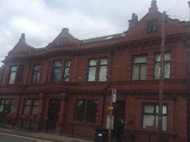 2 bedroom coach house for sale in Warrington Road WN2