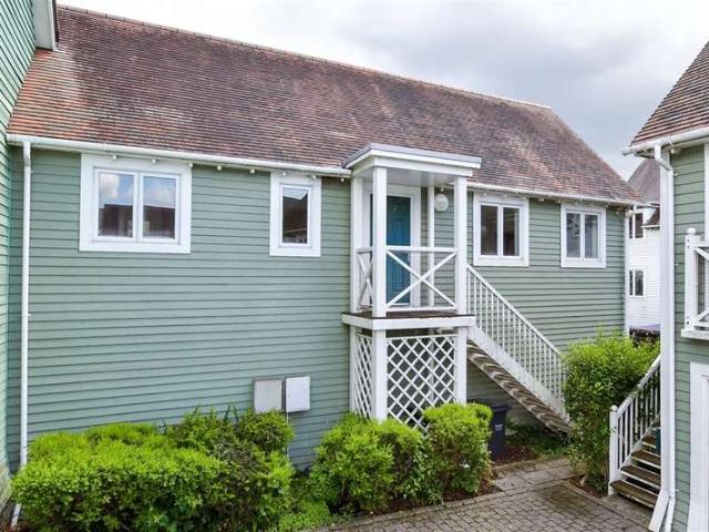 2 Bedroom Coach House Flat