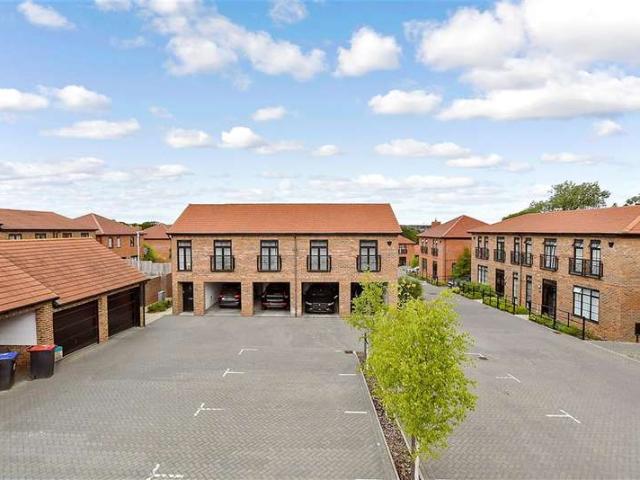 2 Bedroom Coach House Flat