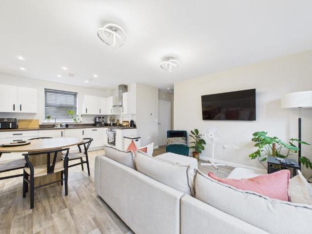 2 bedroom coach house to rent
