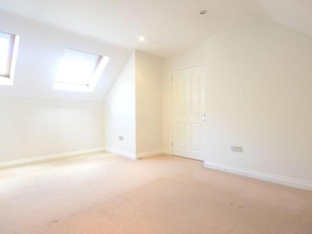 2 bedroom coach house to rent