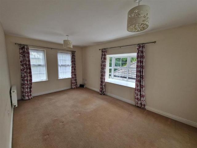 2 bedroom coach house to rent