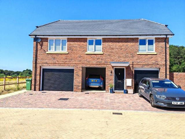 2 bedroom coach house to rent