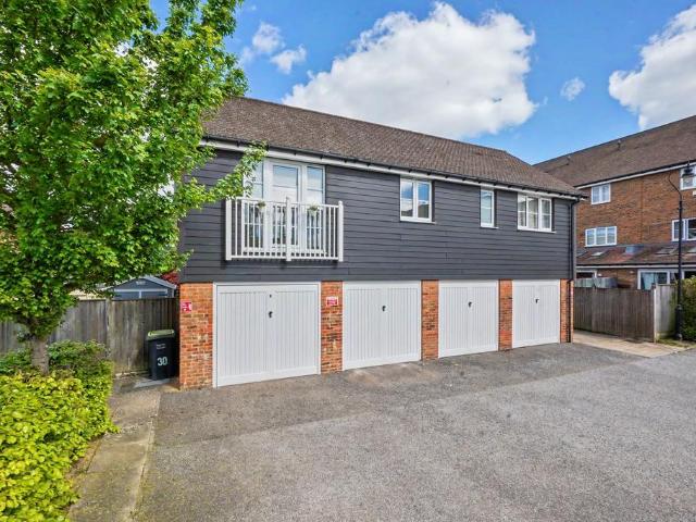 2 bedroom coach house to rent