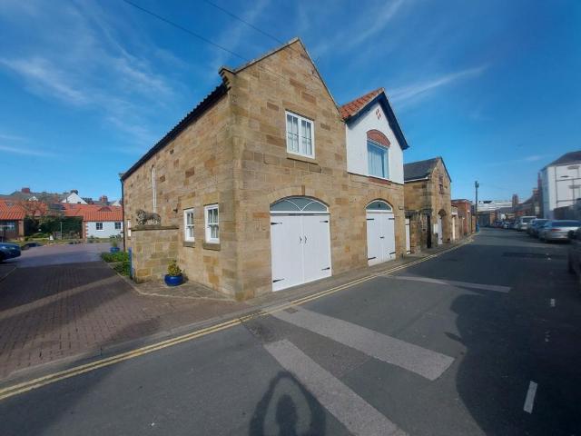 2 bedroom coach house to rent