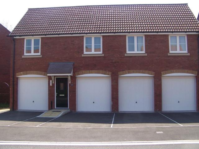 2 bedroom coach house to rent