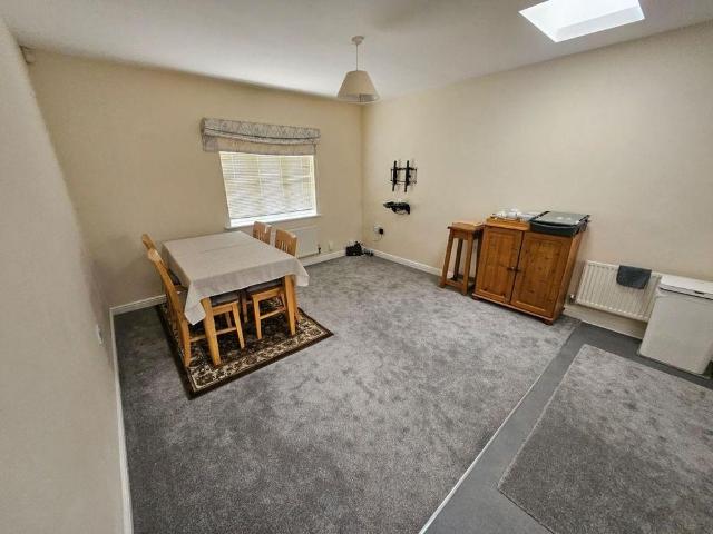 2 bedroom coach house to rent
