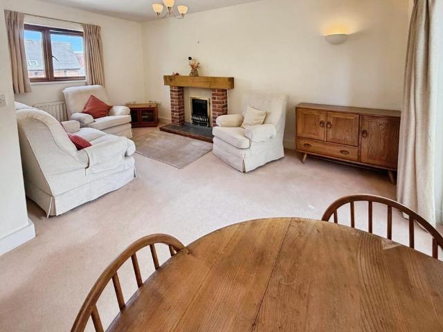 2 bedroom coach house to rent