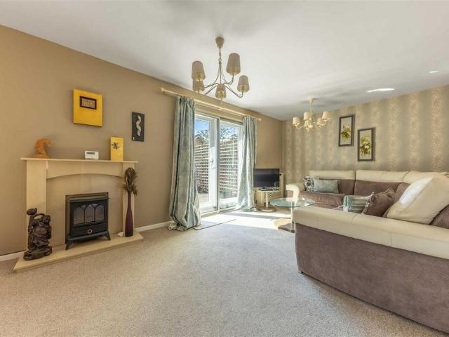 2 bedroom coach house to rent
