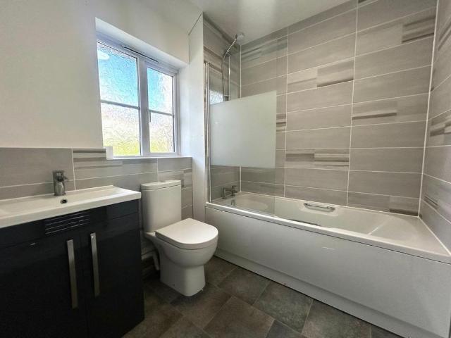2 bedroom coach house to rent