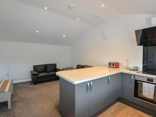 2 bedroom coach house to rent
