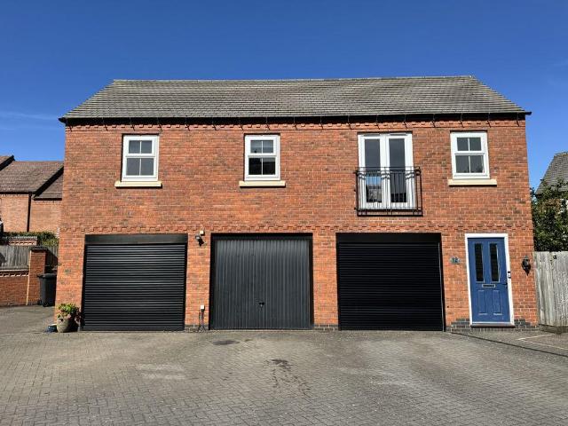 2 bedroom coach house to rent