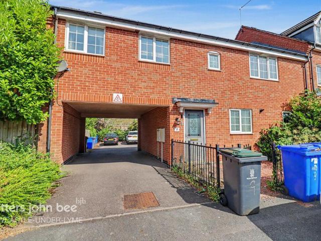 2 bedroom coach house to rent