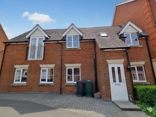 2 bedroom coach house to rent