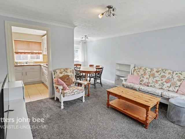 2 bedroom coach house to rent
