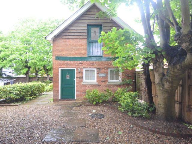 2 bedroom coach house to rent