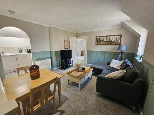 2 bedroom coach house to rent