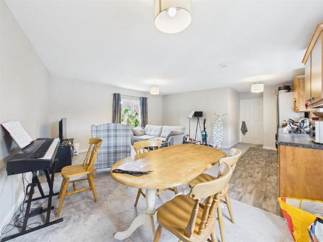 2 bedroom coach house to rent