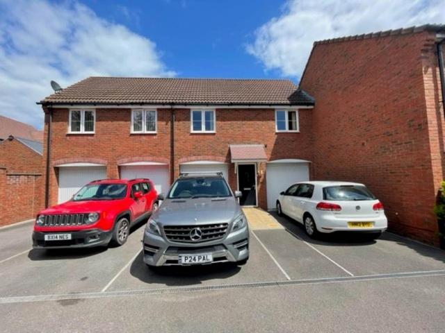 2 bedroom coach house to rent