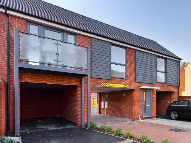 2 bedroom coach house to rent