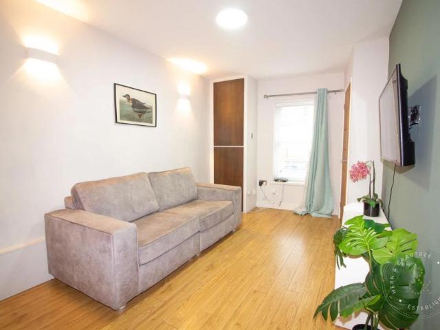 2 Bedroom Coachhouse