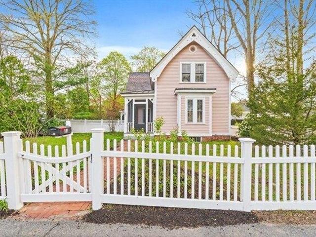 2 bedroom, Concord MA 01742 104836010