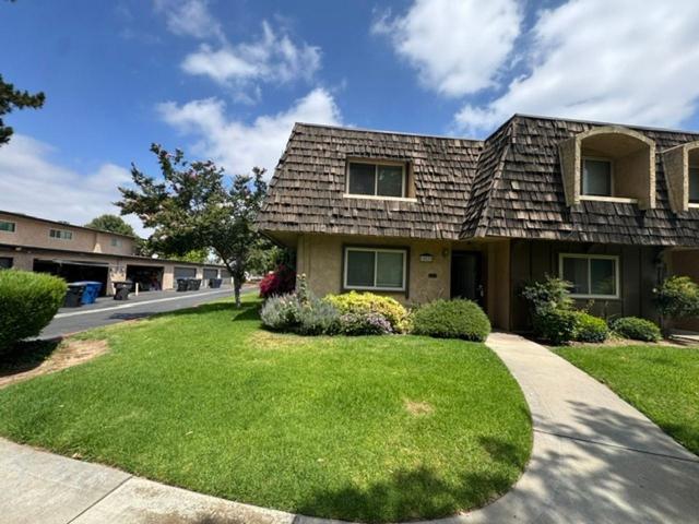 2 Bedroom Condo for Rent at 10570 White Oak Dr, Riverside, CA 92505 La Sierra