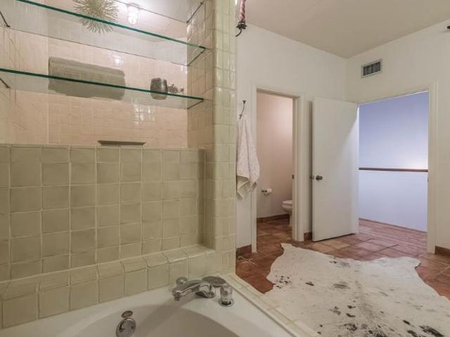 2 Bedroom Condo for Rent at 1025 South Shepherd Drive #128, Houston, TX 77019 Neartown Montrose