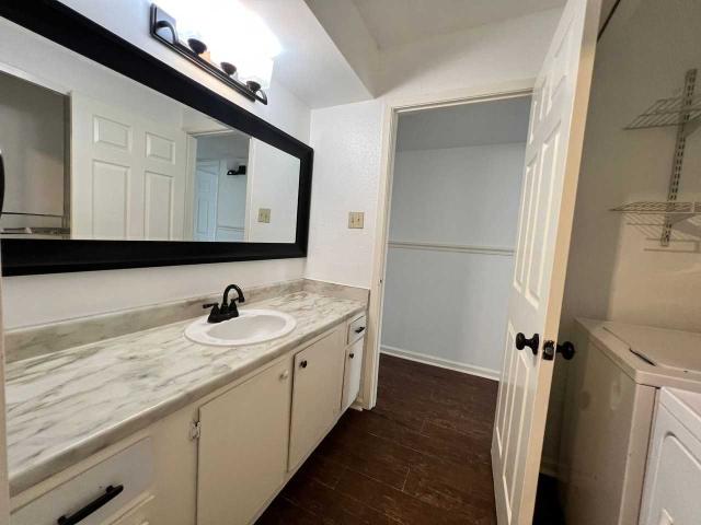 2 Bedroom Condo for Rent at 11506 Meadow Pines Ct #A, Houston, TX 77477 Alief