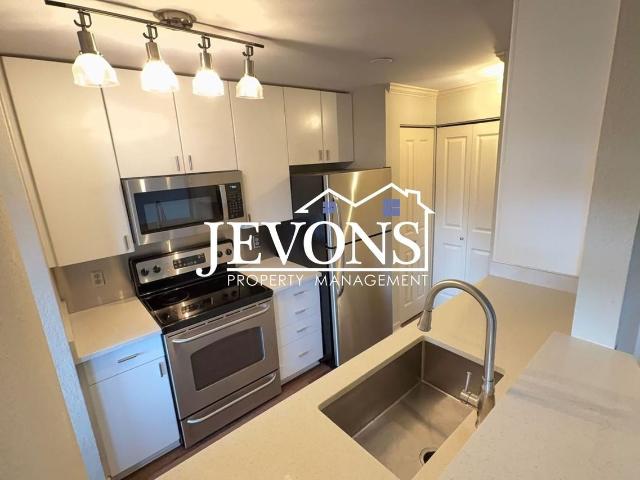2 Bedroom Condo for Rent at 11809 100th Ave Ne, Kirkland, WA 98034 South Juanita