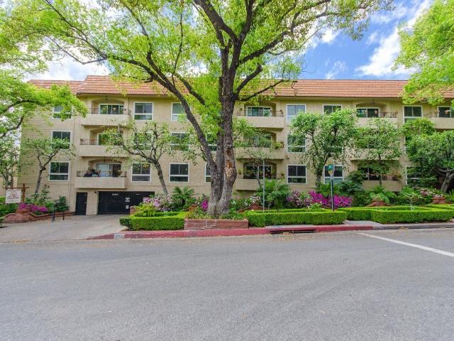2 Bedroom Condo for Rent at 1203 N Sweetzer Ave #109, West Hollywood, CA 90069 West Hollywood